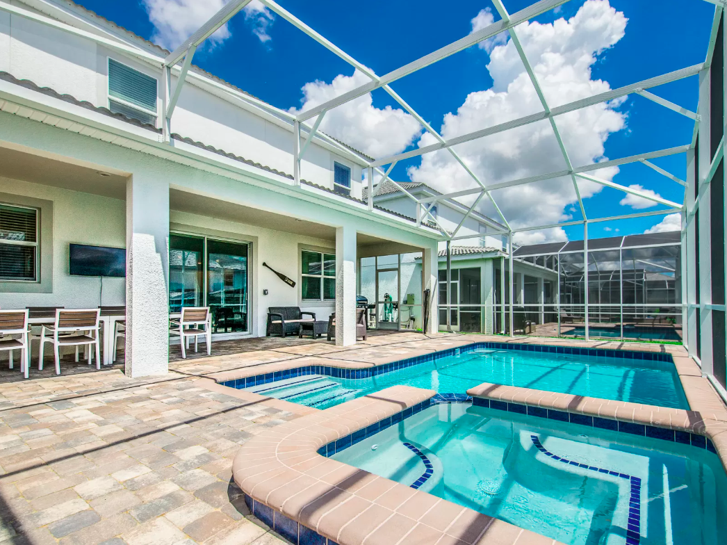 Book a Stay at our Orlando Airbnbs with Pools | Casiola