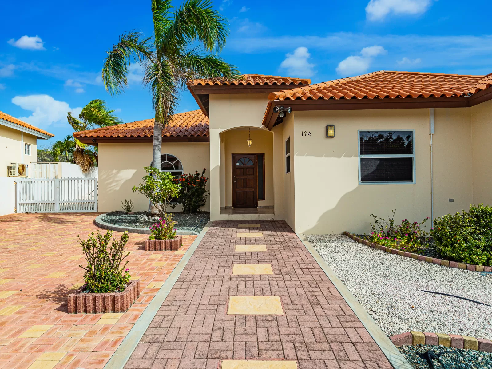 Affordable Vacation Rentals in Aruba Tierra Del Sol | Casiola